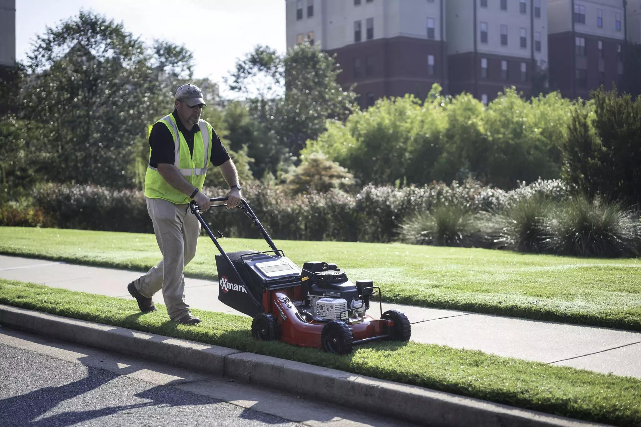 Exmark Self Propelled 21-in Deck Mower | AllMachines