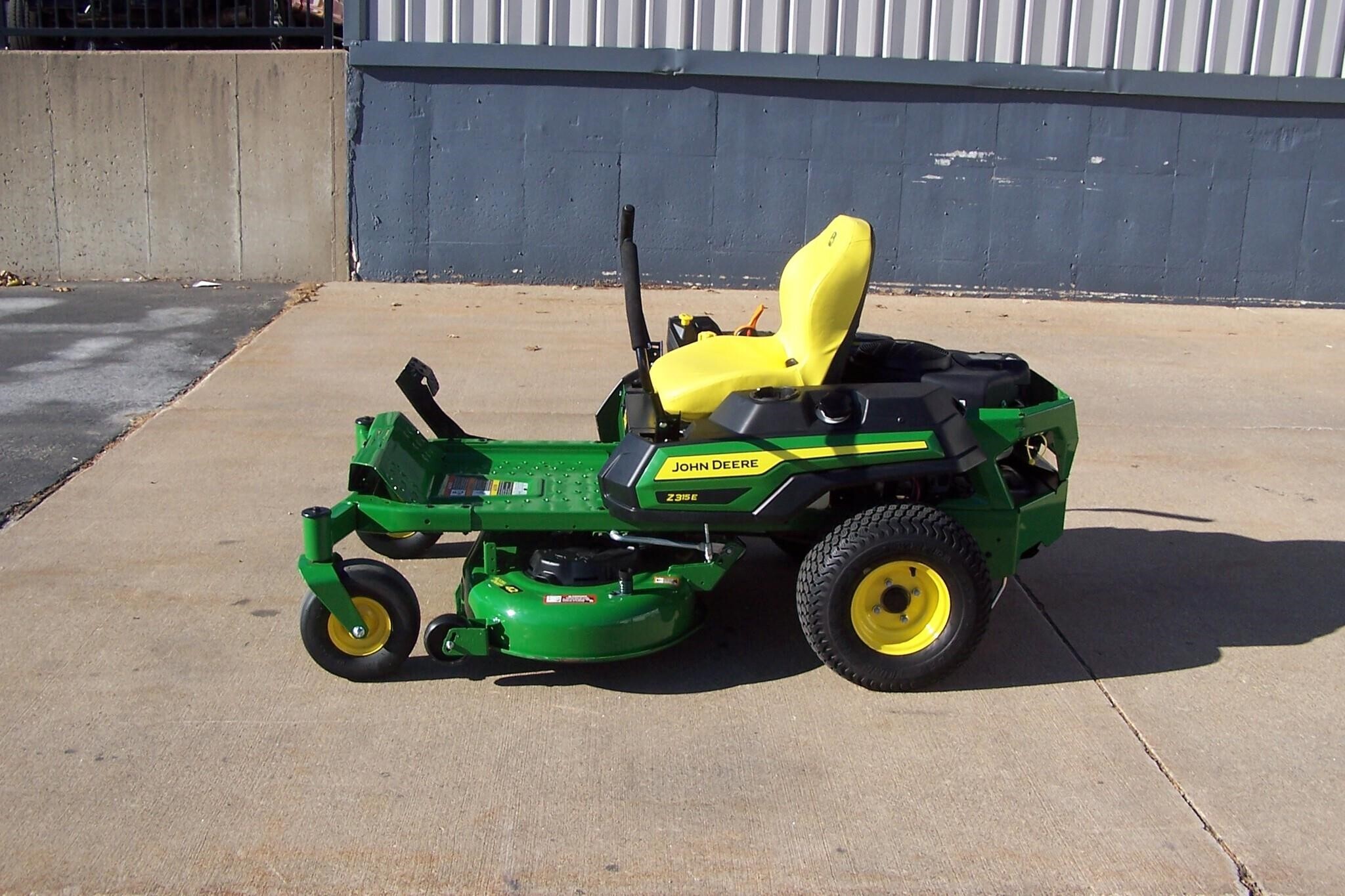John Deere Z315E Mower | AllMachines